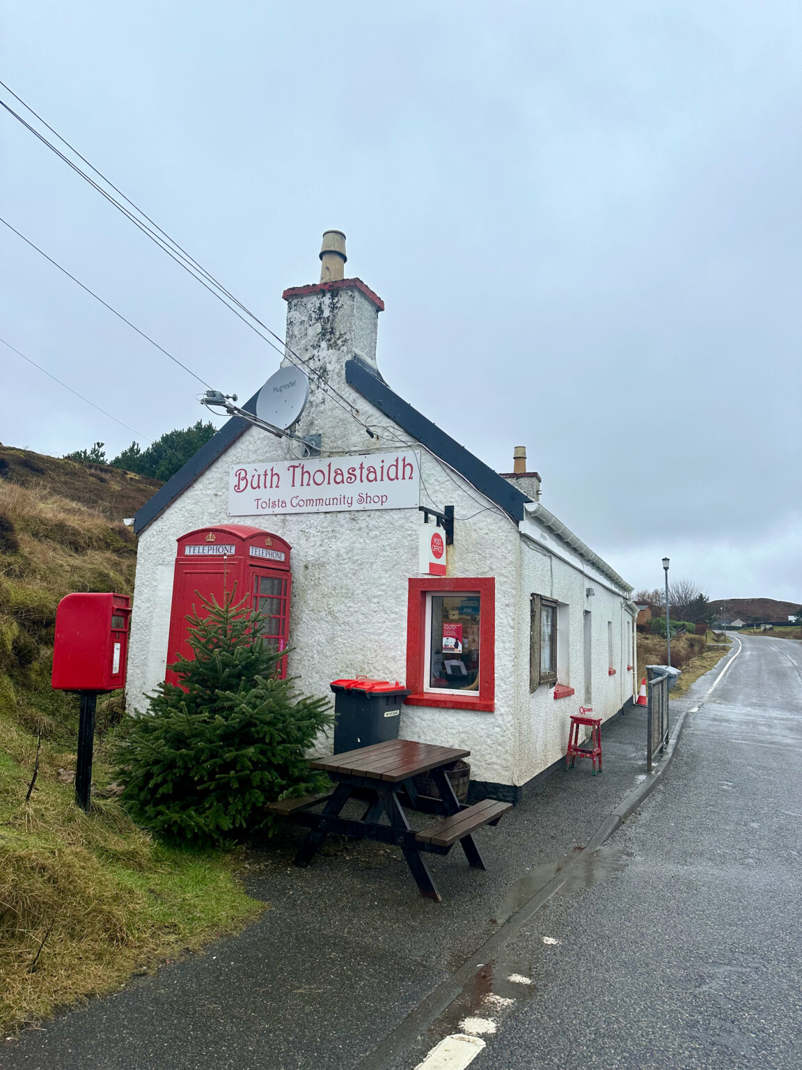 Visiting Abhainn Dearg Distillery, Isle of Lewis – Starfish Travel