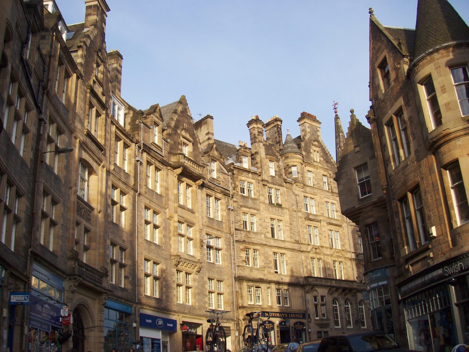 Touring Edinburgh while your cruise ship docks at South Queensferry or ...
